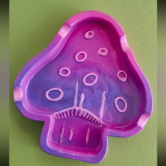 EARTHBOUND | Accents | Earthbound Trading Purple Ombre Mushroomashtray ...